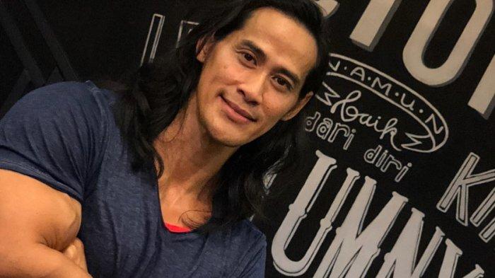 TRIBUNWIKI: Ungkap Kondisi Terkini Agung Hercules, Ini Profil Ade Rai ...