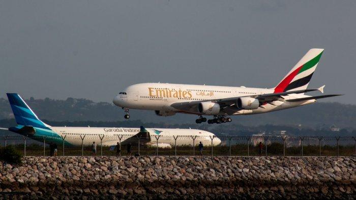 Foto-foto Pesawat Emirates Airbus A380 - 800 EK368 Mendarat di Bali ...