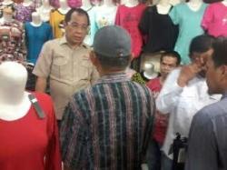 Pedagang Pasar Sentral Bulukumba Mengeluh ke Akbar Faisal - Tribun-timur.com