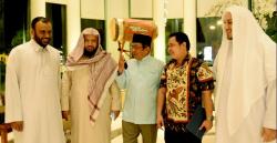 Aksa Mahmud 'Culik' Imam Masjidl Haram dari Inggris - Tribun-timur.com