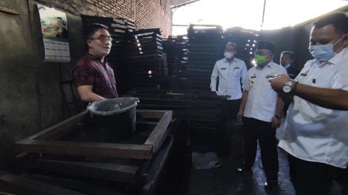 Kisah Sukses Pemuda Sulbar Tamatan SD, Jadi Eksportir Briket Arang ...