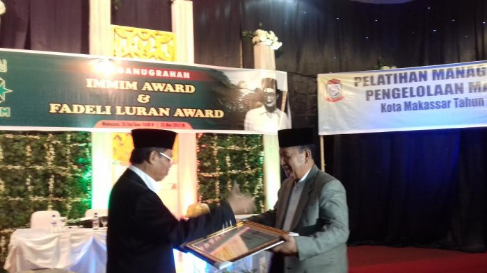 Amin Syam Dianugerahi Fadeli Luran Award - Tribun-timur.com