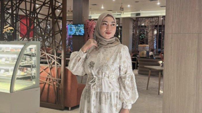 Jelang Idulfitri, Pebisnis Busana Muslim dan Hijab di Makassar Banjir ...