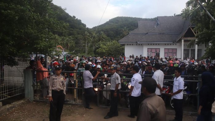 KMP Balibo Layani Dua Kali Penyeberangan di Pelabuhan Pattumbukan ...