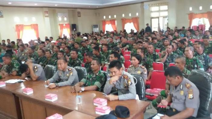 Anggota TNI dan Polri Kumpul di Kantor Bupati Bulukumba - Tribun-timur.com