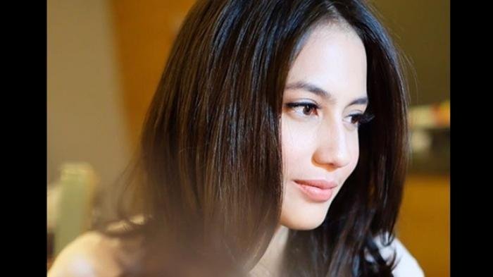 Unggah Foto Terbaru Pose Manyun, Netter Soroti Bibir Pevita Pearce ...