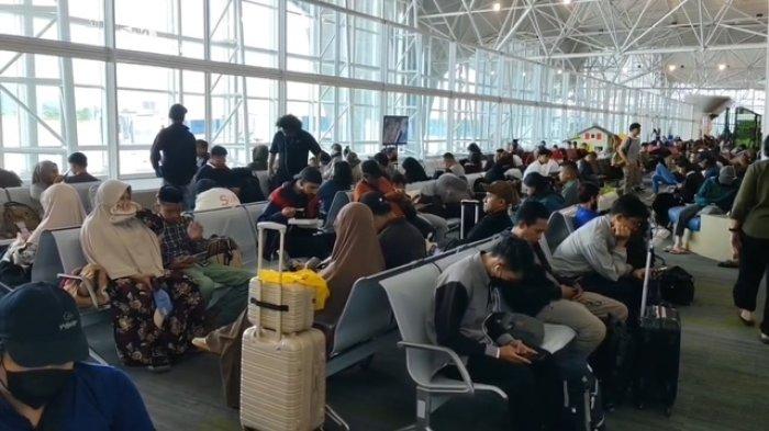 Puncak Arus Mudik Hari Ini, 29 Ribu Penumpang Padati Bandara Sultan Hasanuddin - Tribun-timur.com