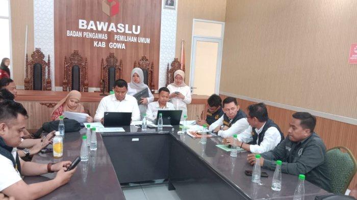 Camat, Kades hingga Polisi Diduga Ikut Kampanyekan Husniah Talenrang ... Camat, Kades hingga Polisi Diduga Ikut Kampanyekan Husniah Talenrang ...