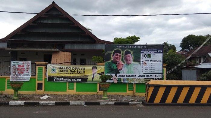 Puang Cambang Mulai Sebar Baliho di Soppeng - Tribun-timur.com