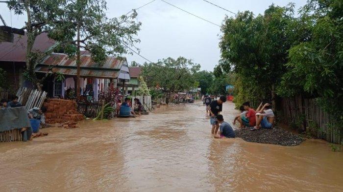 Seharian Diguyur Hujan, Ratusan Rumah Terendam Banjir di Keera dan Pitumpanua Wajo - Tribun ...