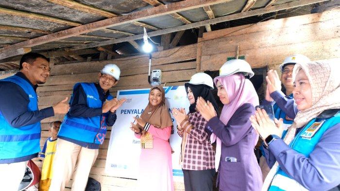 Program Light Up The Dream PLN Bantu Nyalakan Listrik Gratis untuk 3.204 Rumah - Tribun-timur.com