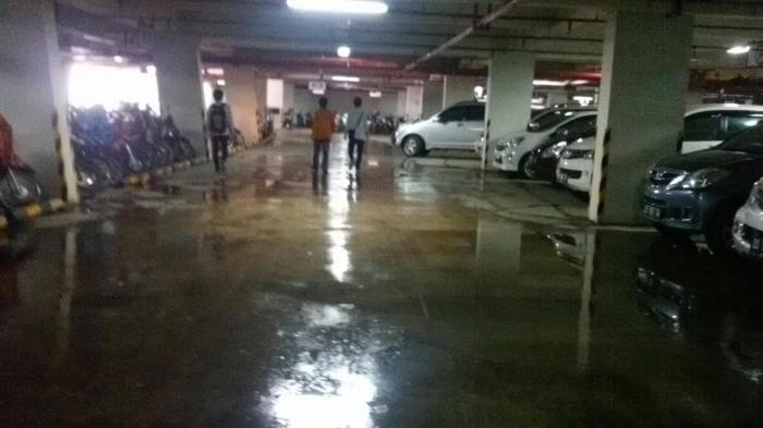 Basement Gedung Phinisi UNM Banjir - Tribun-timur.com