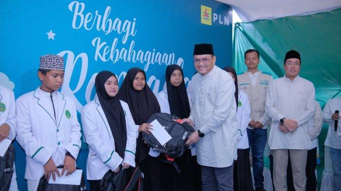 PLN Berbagi Kebahagiaan Ramadan Bersama Yatim Dhuafa Pondok Pesantren Al Askar Kendari - Tribun ...