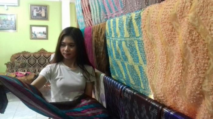 Mengenal Kain Sutra atau Lipa Sabbe Khas Wajo Kini Disenangi Turis ...