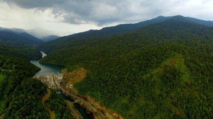 FOTO DRONE: Indahnya Pemandangan PLTA Balambano Luwu Timur - Tribun ...