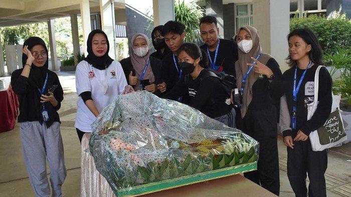 Dies Natalis Ke-62 FT Unhas Suguhkan Kuliner Khas Sulawesi Selatan ...