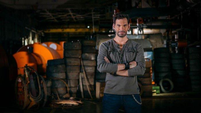 TRIBUNWIKI: Ini Profil Aktor Amerika Bobby Tonelli, Kekasih Tata ...