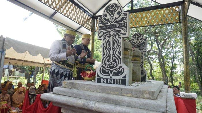 Andi Fahsar Mahdin Padjalangi Ziarah ke Makam Raja 14 Bone di Pangkep ...