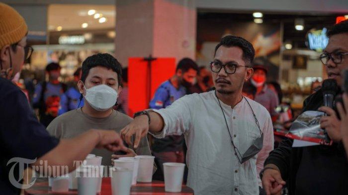 FOTO: Barista Menguji Aroma Kopi Lewat Fun Cupping Challenge - Tribun ...