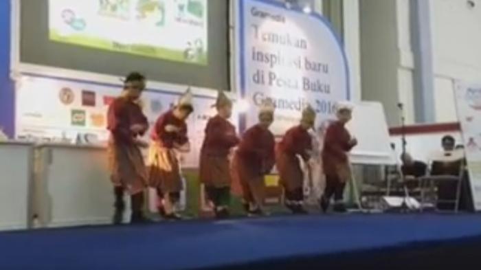 VIDEO: Penampilan Tari Gandrang Bulo dari SD Menara Santa Martinus ...