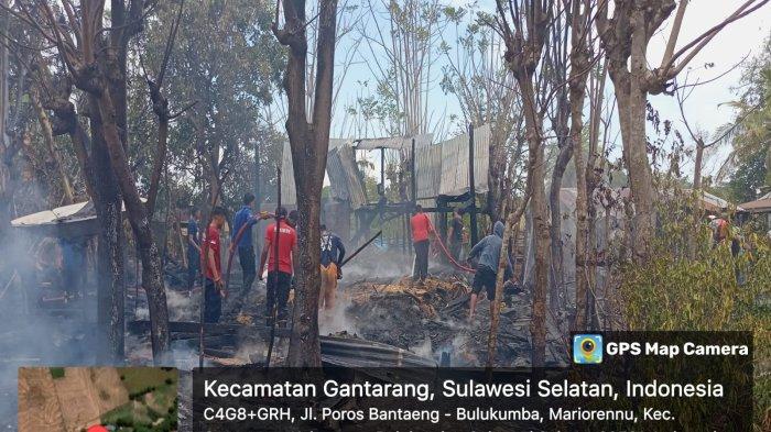 1 Rumah Terbakar di Perbatasan Bulukumba-Bantaeng, Kerugian Capai Rp 250 Juta - Tribun-timur.com
