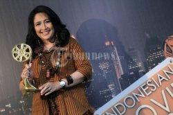 TRIBUNWIKI: Profil Dewi Irawan, Bintang Tabula Rasa - Tribun-timur.com
