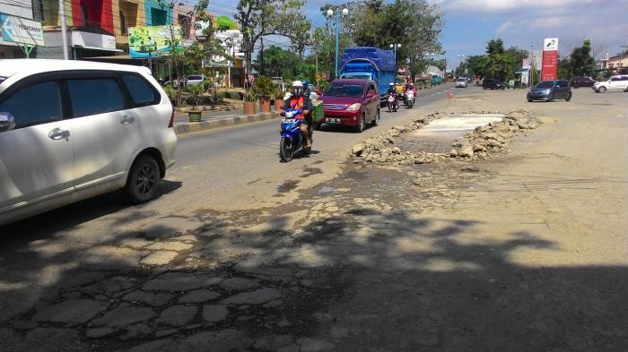 Ruas Jalan Depan SPBU Buttatoa Maros Rusak Lagi - Tribun-timur.com