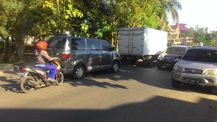 Macet di Jl Pettarani Maros, Ternyata Ini Penyebabnya - Tribun-timur.com