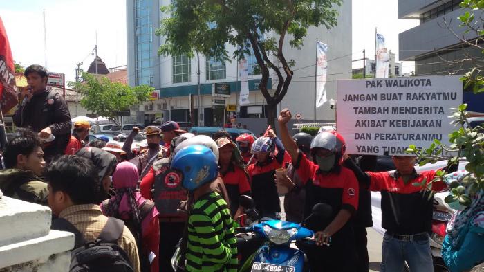 Program Smart Card Parkir Makassar Dinilai Tidak Pro Jukir - Tribun ...