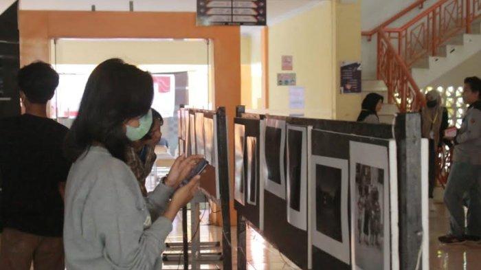 Foto: Suasana Pameran Karya Dear To Dream Multimedia Polimedia Makassar ...