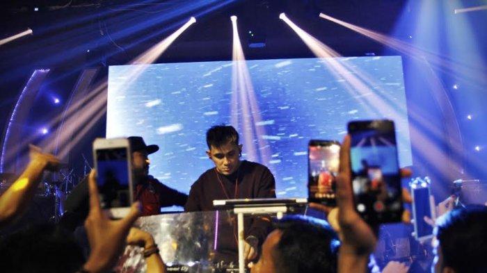 Dj Vicky Nitinegoro Tampil di D'Liquid Claro Makassar - Tribun-timur.com