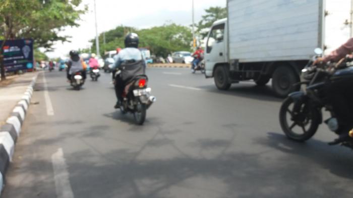 Begini Arus Lalu Lintas Jl Urip Depan UMI Siang Ini - Tribun-timur.com