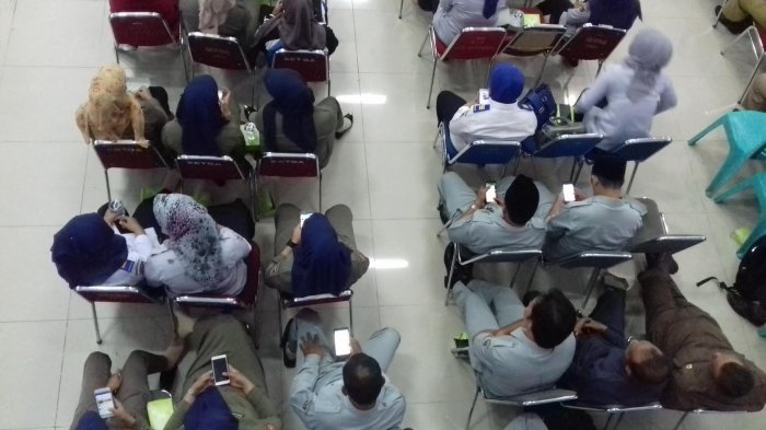 Bupati Pidato Masalah Akhlak, PNS Enrekang Sibuk Main Game - Tribun ...