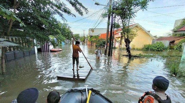 Banjir Blok 8-10 Perumnas Antang Makassar Belum Surut, 1045 warga Masih ...