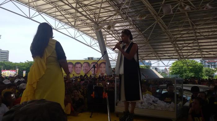 Evi Masamba Duet Ati Kodong, Amirullah Abbas Sumbang Satu Unit Rumah di ...