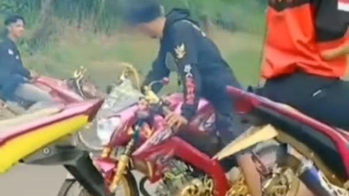 Apa yang Terjadi Usai Gerombolan Pria Geber Motor di Pinggir Jalan? Netizen: Tahun Baru Niup ...