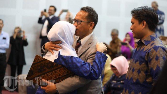 Fadiah Machmud Raih Gelar Doktor Dengan Predikat Cumlaude - Tribun ...