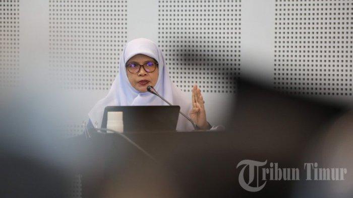 Fadiah Machmud Raih Gelar Doktor Dengan Predikat Cumlaude - Tribun ...