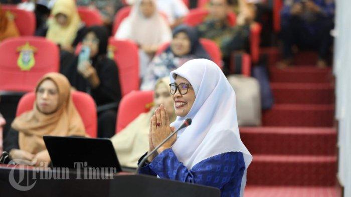 Fadiah Machmud Raih Gelar Doktor Dengan Predikat Cumlaude - Tribun-timur.com