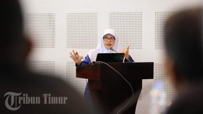 Fadiah Machmud Raih Gelar Doktor Dengan Predikat Cumlaude - Tribun ...