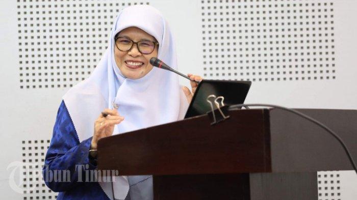 Fadiah Machmud Raih Gelar Doktor Dengan Predikat Cumlaude - Tribun ...