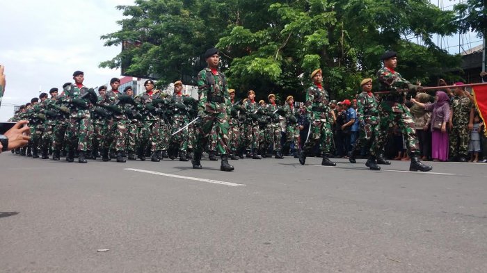Begini Meriahnya Parade Defile HUT ke 72 TNI di Makassar, Lihat Foto ...