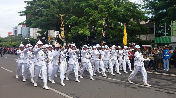Begini Meriahnya Parade Defile HUT ke 72 TNI di Makassar, Lihat Foto ...