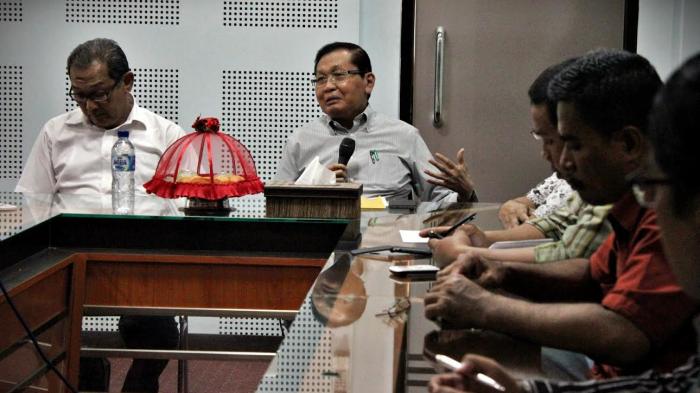 FOTO: Prof Muhammad Alwi Dahlan Hadiri Diskusi FISIP Unhas - Tribun ...