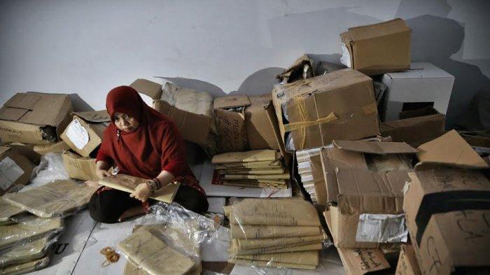 Foto Distribusi Formulir C-6 Komisi Pemilihan Umum Makassar - Tribun ...