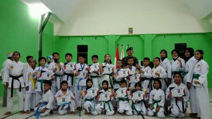 25 Karateka Dojo Inkai Zipur 8/SMG Makassar Raih Medali di SBY Cup 2021 ...