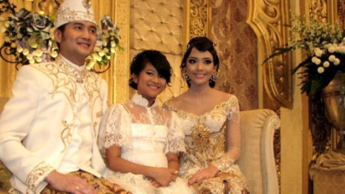 Ririn Dwi Ariyanti Posting Foto Mesra Bersama Suami, Netter Kaget Liat ...