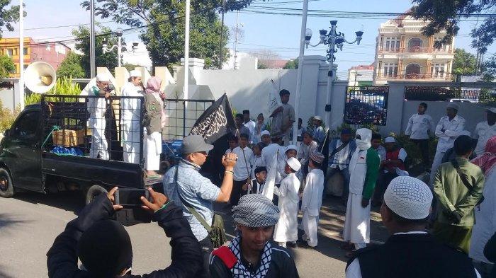 VIDEO: FPI Demo di Kantor DPRD Sulsel - Tribun-timur.com