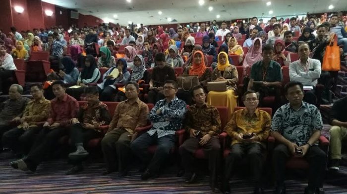 Guru SMK dan Mahasiswa UNM Ikut Seminar Pendidikan Vokasi di Gedung ...