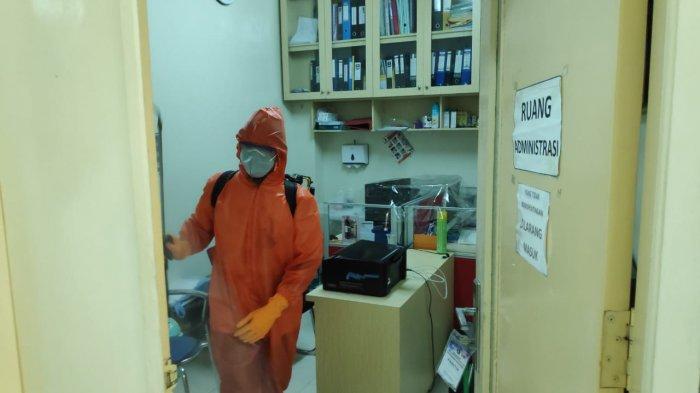 Garda Covid-19 Kembali Semprot Disinfektan Ruangan RS Wahidin ...